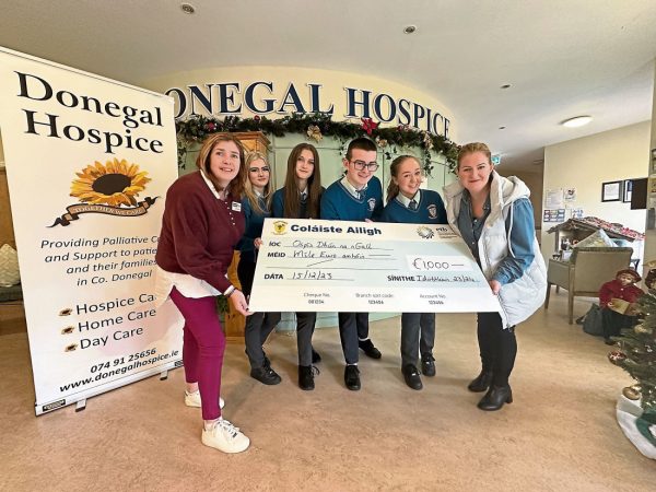 Coláiste Ailigh students raise €1,000 for Donegal Hospice - Donegal News